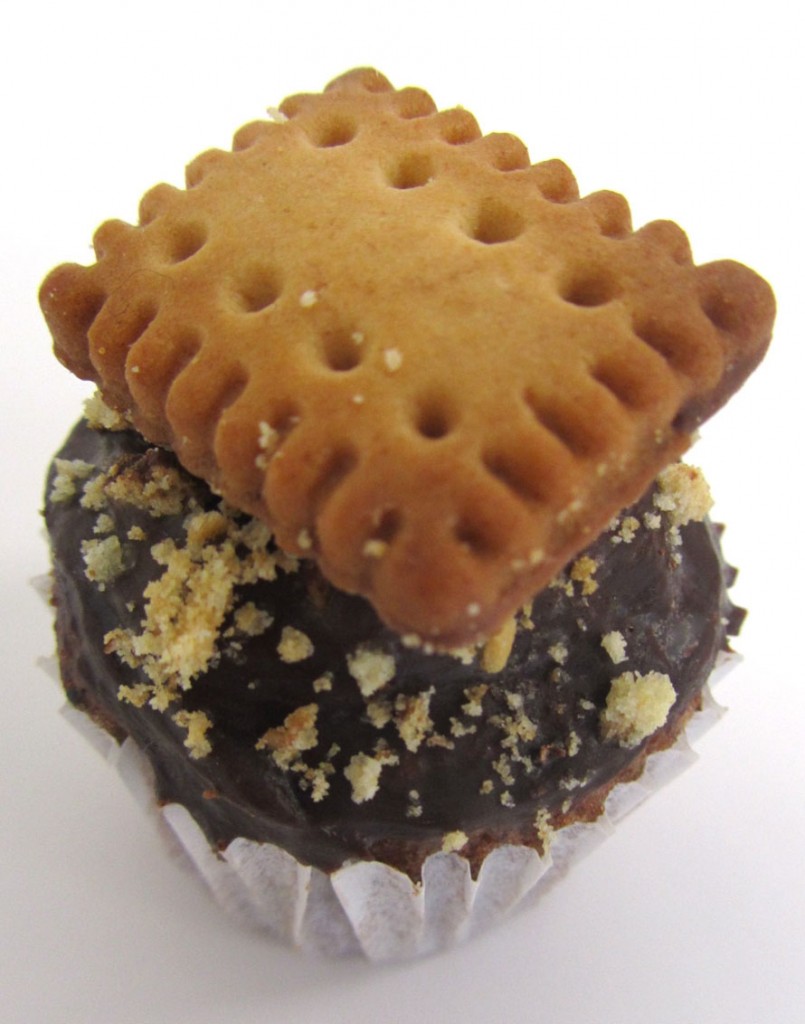 choc biscuit cupcake | Frances Quinn